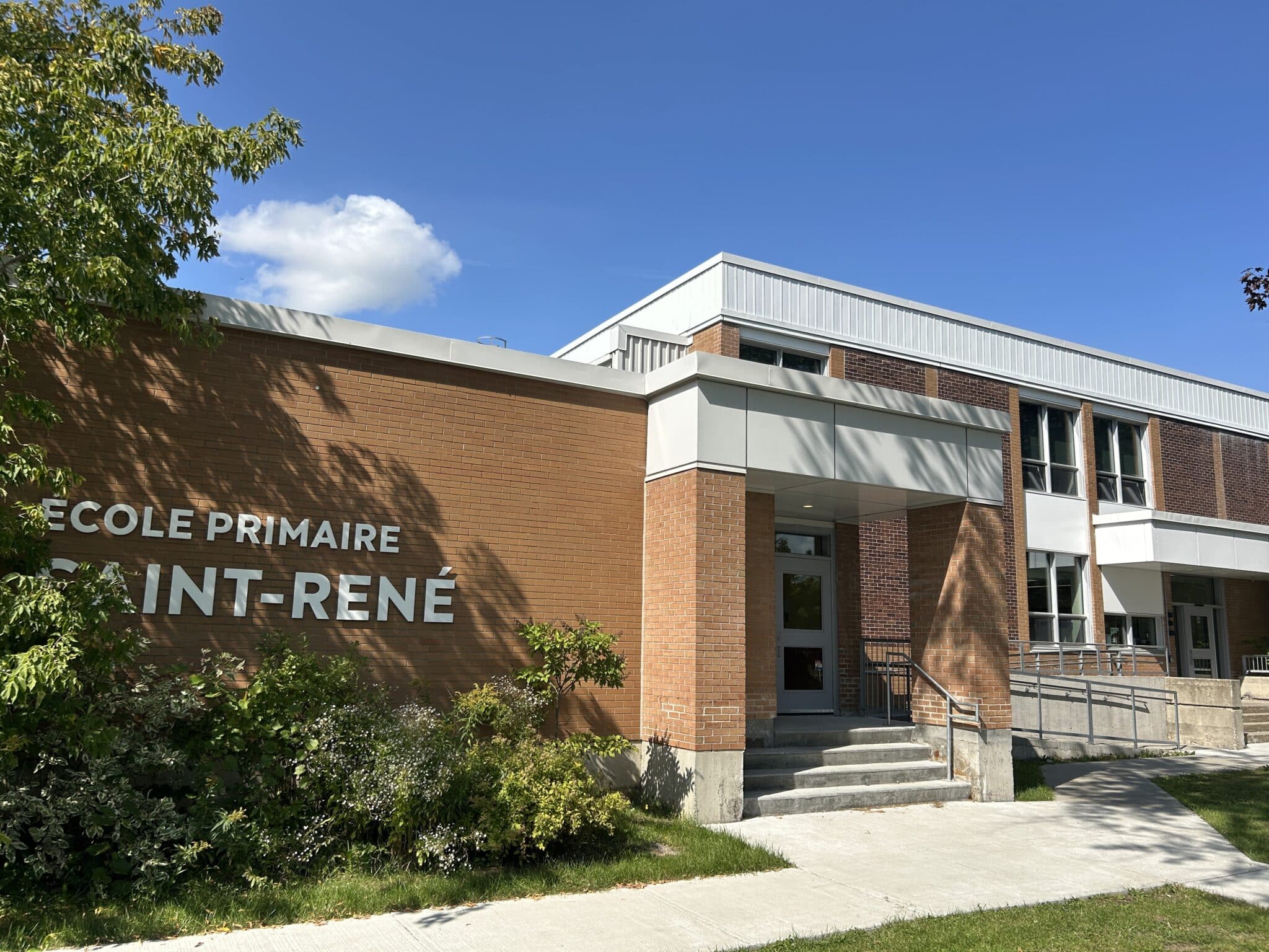 2023-02121 École St-René - Panneaux 3D